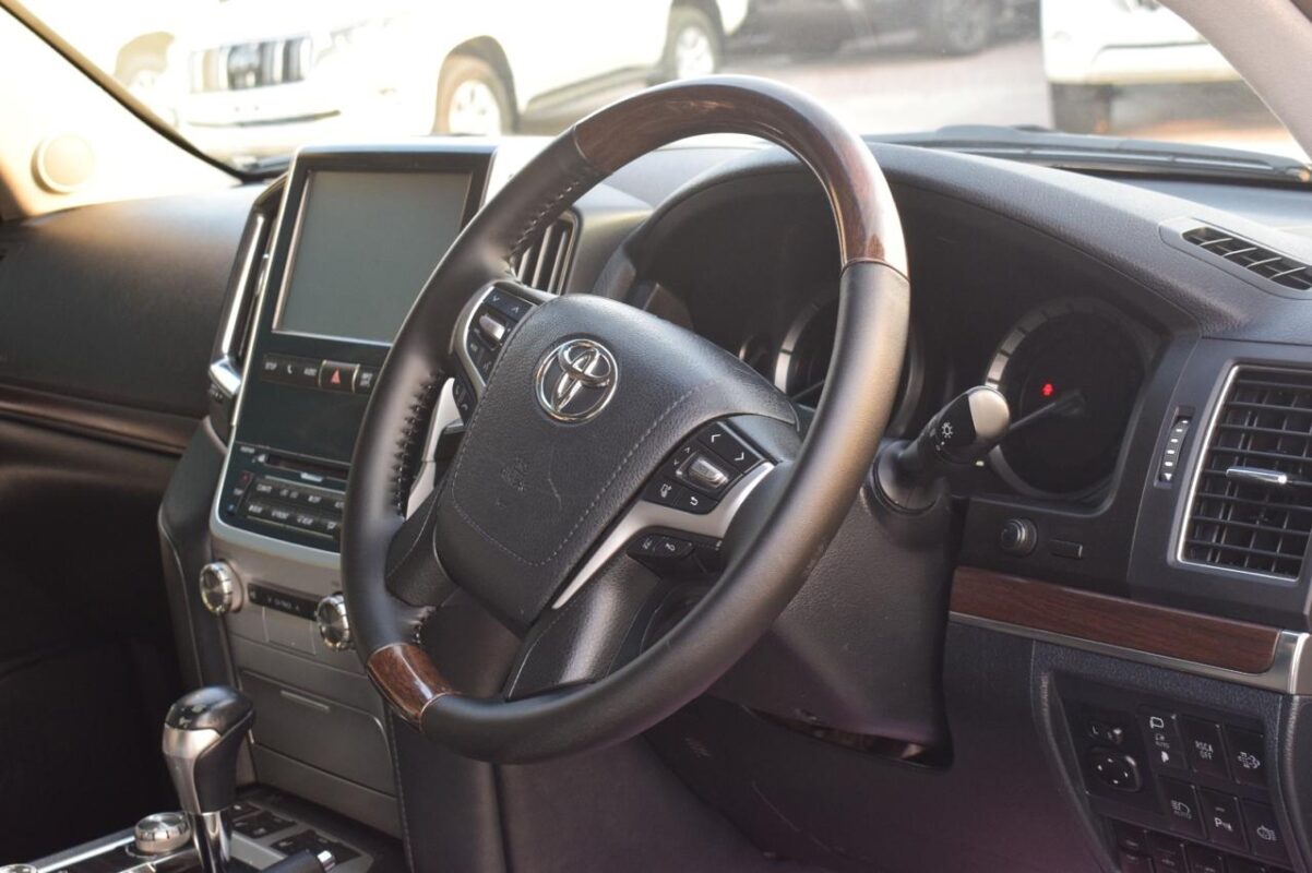 Toyota Land Cruiser Sahara V8 Full Option – SBI Motors- AOD