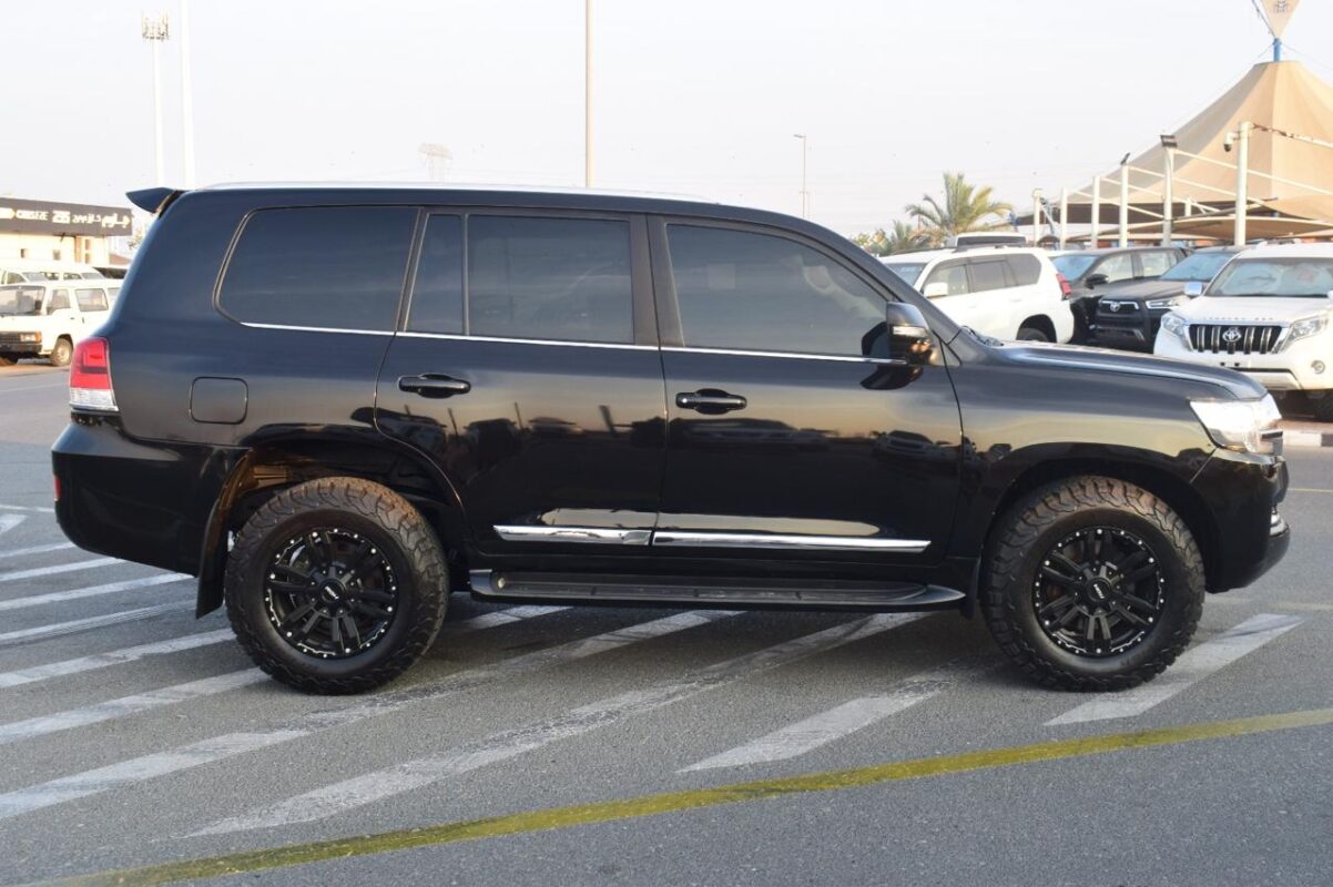 Toyota Land Cruiser Sahara V8 Full Option – SBI Motors- AOD